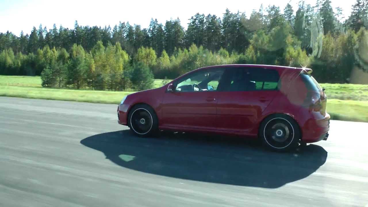 Drag Race: 420 HP Volvo S40 vs 400 HP VW Golf R32 - autoevolution