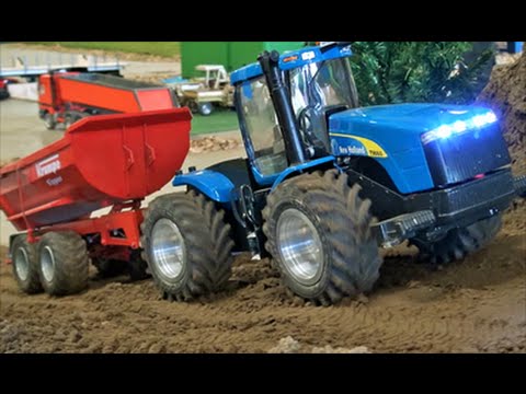 rc tractor action with New Holland T9060 / RC Feldtage 2016 Bocholt germany