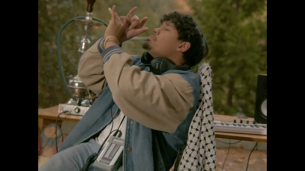 Lirik Lagu JUDUL1 - ARTIS1 dan Terjemahan