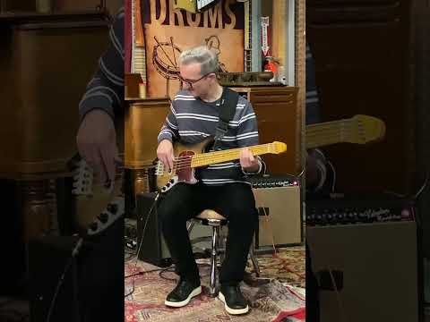 Fender Musicmaster influenced AmpMaster 5 string headless bass