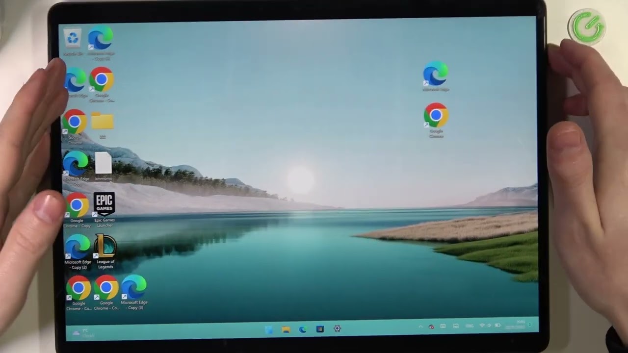 Microsoft Surface 8 Pro - How To Set Custom Lock Screen Wallpaper
