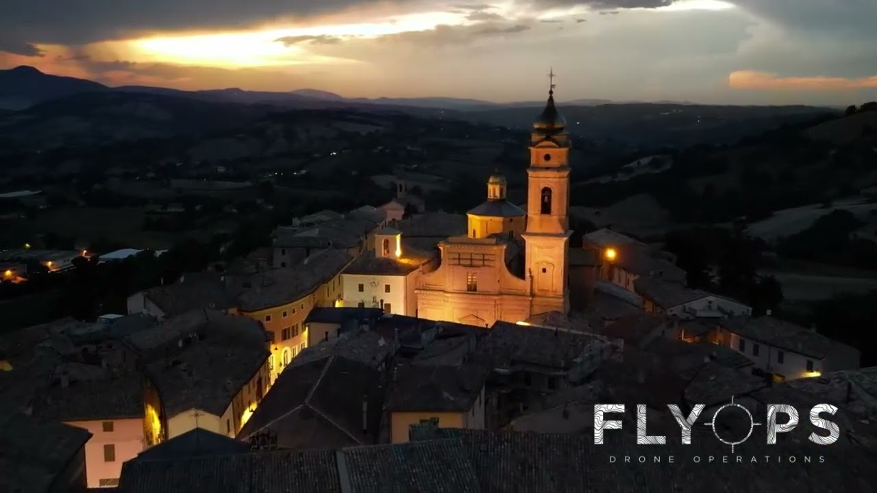 Apiro tramonto by FlyOps.be