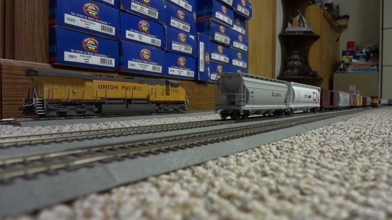 My Atlas Dash 8-40CW Santa Fe 811 and BNSF Intermountain GEVO ES44DC