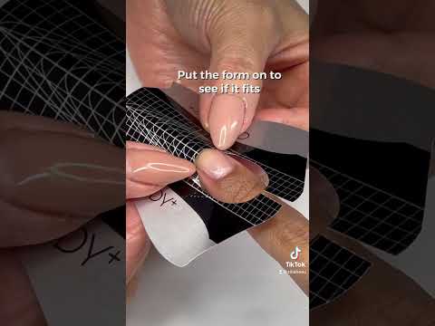 How to apply nail extension forms 💅🏼