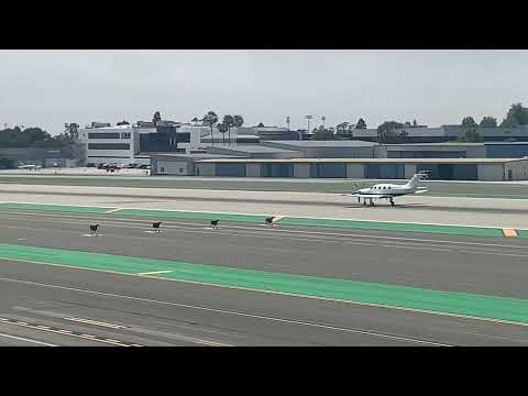 Epic E1000 takes off out of Santa Monica airport