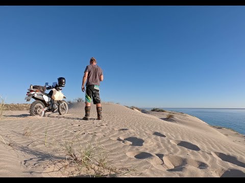 DR650 DOWN UNDER! Beach, sand dunes & good times in Western Australia (1080p)