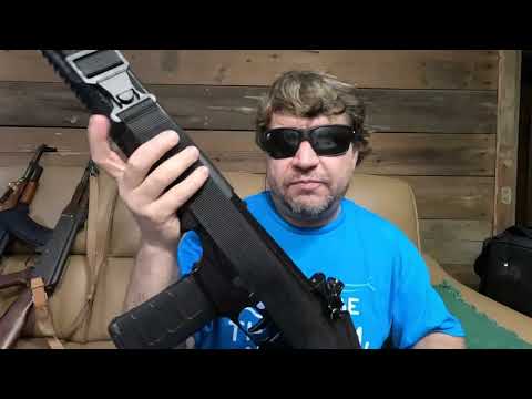 Why The Swiss SiG SG551-LB Carbine Is My Favorite (What The US SIG-Sauer SIG556 Should Have Been)