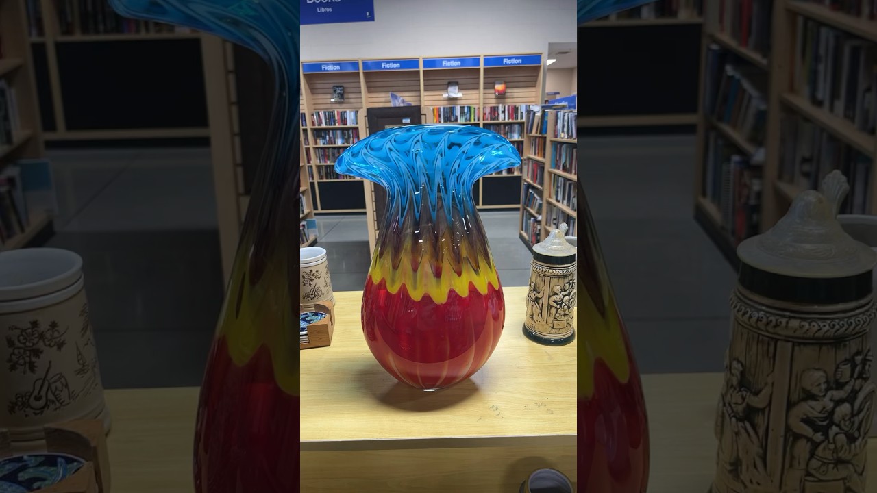 WOW! INCREDIBLE BLOWN GLASS VASE @ GOODWILL #thrifting #goodwill #blownglass #vase #thriftwithme