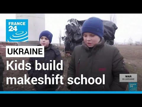 On the one hill with mobile signal, Ukrainian kids build makeshift classroom • FRANCE 24 English