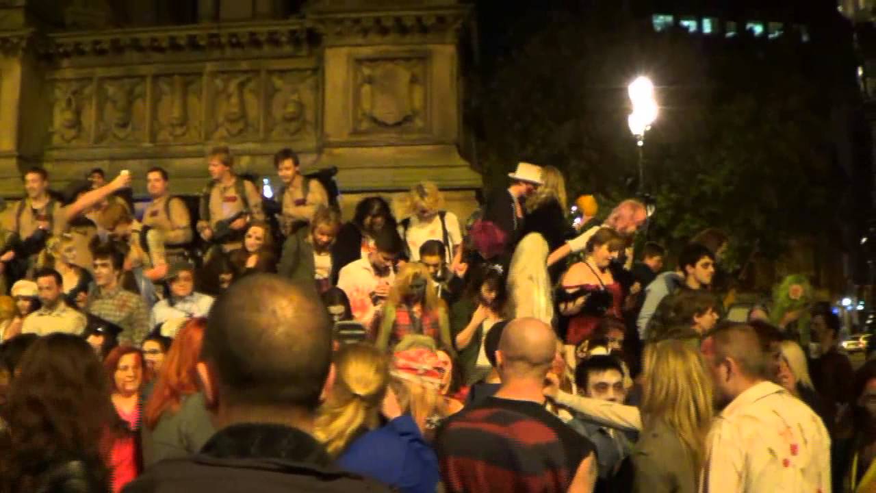 The undead take to Manchester's streets for Zombie Walk 2013 ...