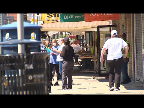 Shoppers flock to the Strip District to enjoy sunshine, stores reopening