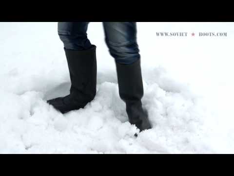 Soviet WW2 soles type winter jack boots on the snow
