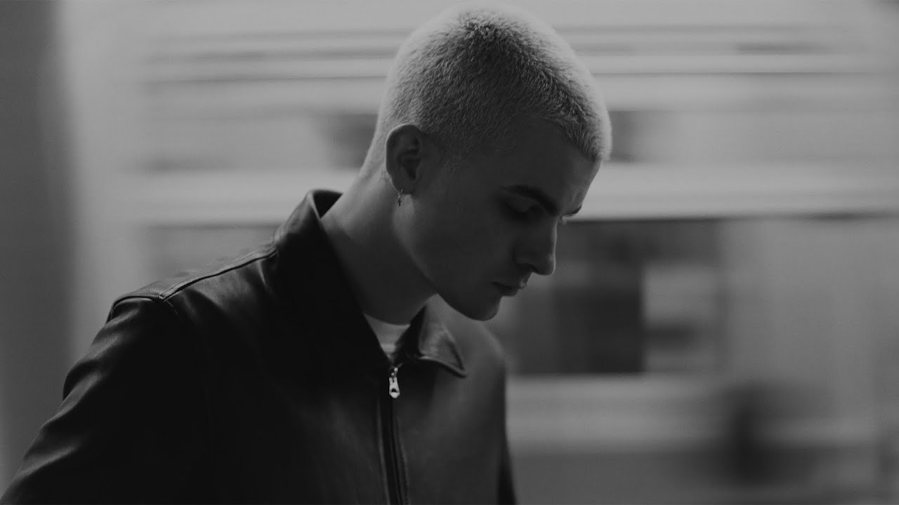 Lyrics & Translations of GOTTA GO MY OWN WAY by Astn | Popnable