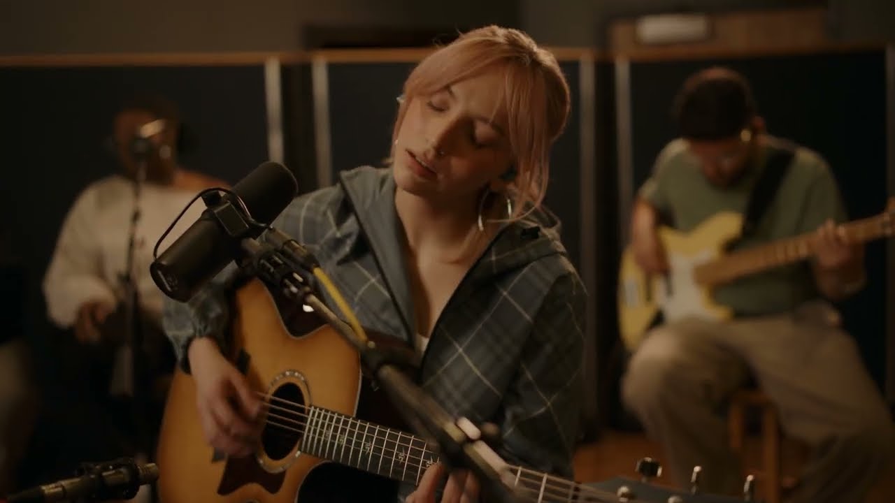 Hailey Knox - what do you need (Live Performance)