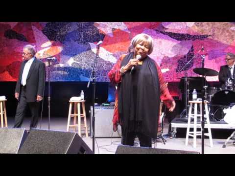 Mavis Staples -Band Intro & "Let's Do It Again"