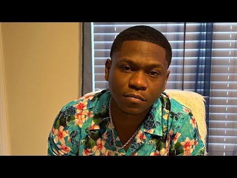 Dude still cheating on his girlfriend 🤫🤭