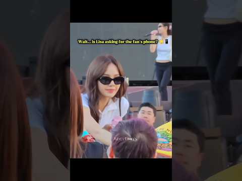 Blackpink lisa took a fan phone and did this 😭 #lisa #blackpink #fyp #shorts