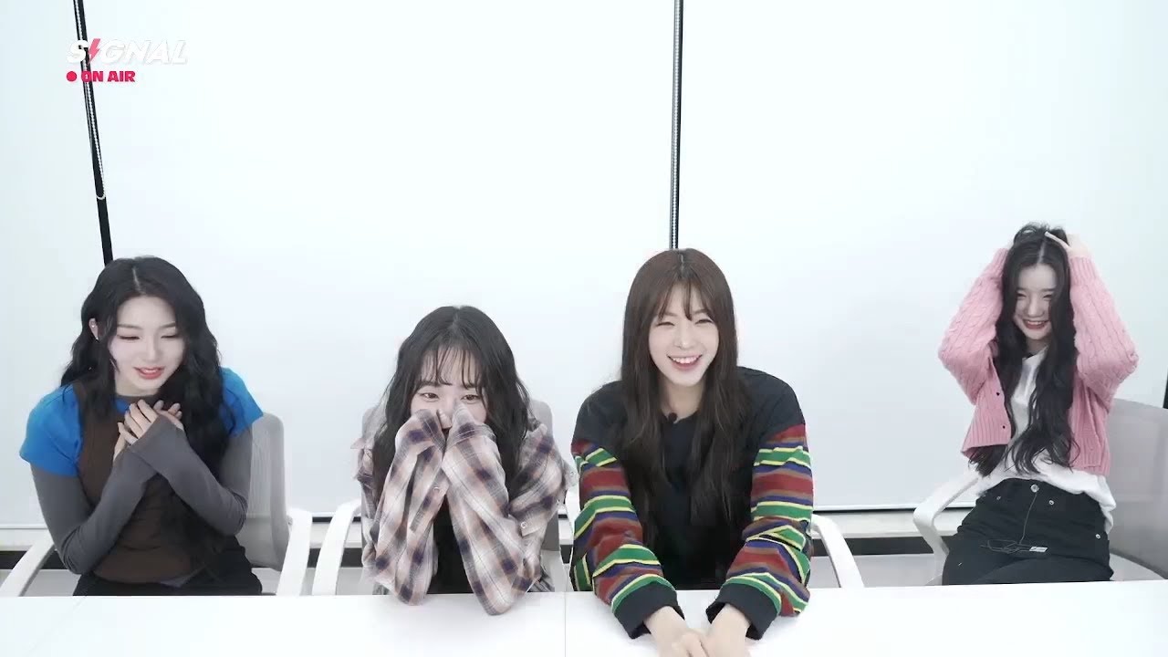 tripleS - Reacting to their first Fansign event 240411