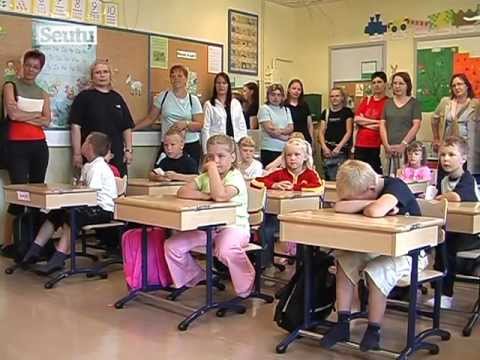 Arkiston helmiä: Eka koulupäivä 11.8.2004