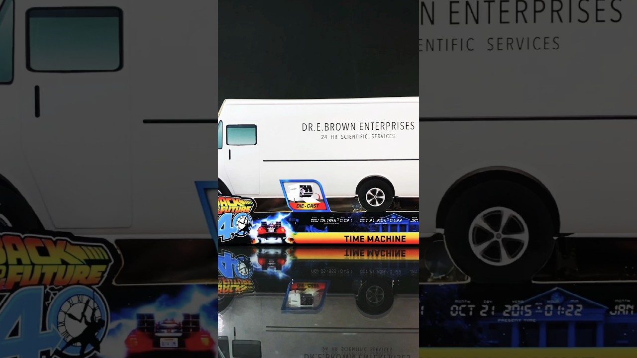 SDCC 2025 Exclusive! Frost DeLorean Time Machine Unboxed