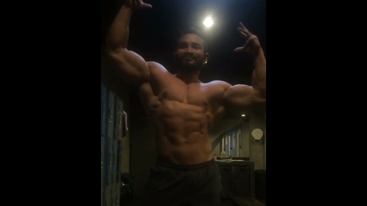 Thailand Bodybuilder Muscle Flexing #27