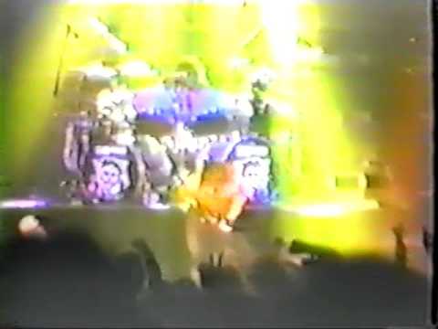 Tour Manager Recalls What Pantera Was Like When They Played Clubs ...