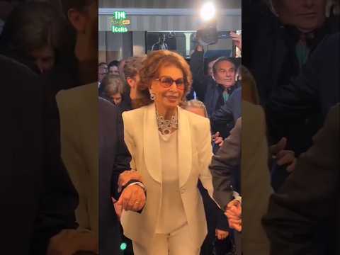 Sophia Loren Looks Stunning at 89 ✨😯 #sophia #sophialoren #italian #cinema #antesedepois
