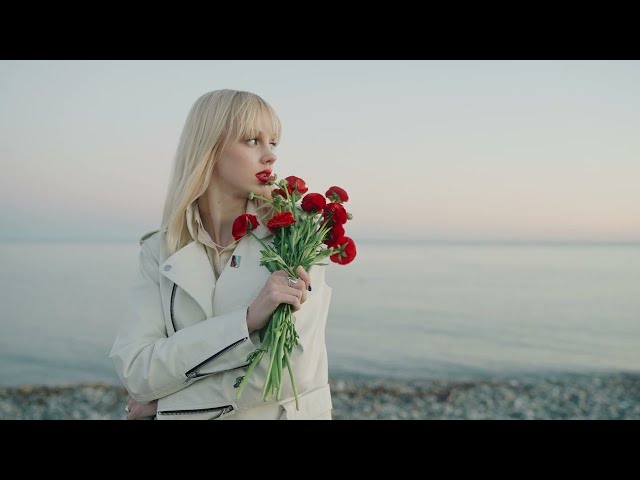 Nenas Florist – vibrant roses, and colorful lilies, or a flower ...