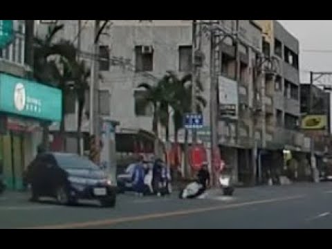 【車禍影片】後方騎士整個滑壘（2022.10.26 彰化縣二林鎮斗苑路地政事務所前 | WoWtchout - 地圖型行車影像分享平台