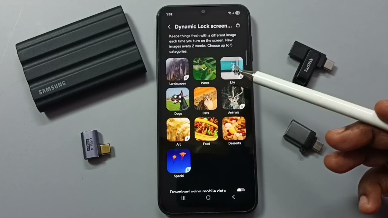 How to Customize Dynamic Lock Screen Wallpaper Categories on Samsung Galaxy A17 5G