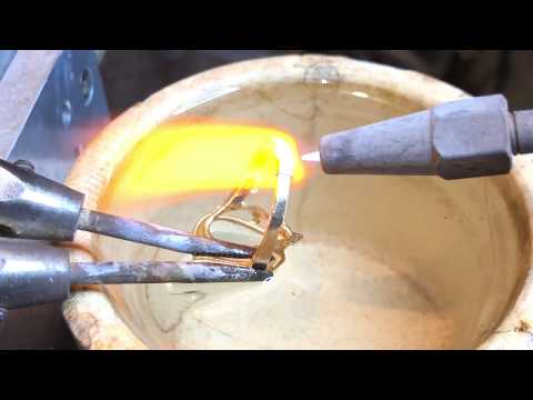 Sizing a ring with the stone in place (Submersion soldering) 4k
