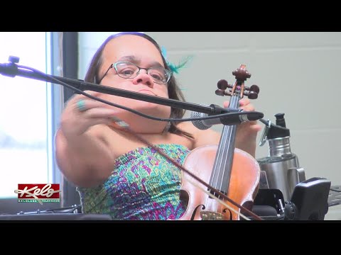 Violinist brings music, representation to people with disabilities