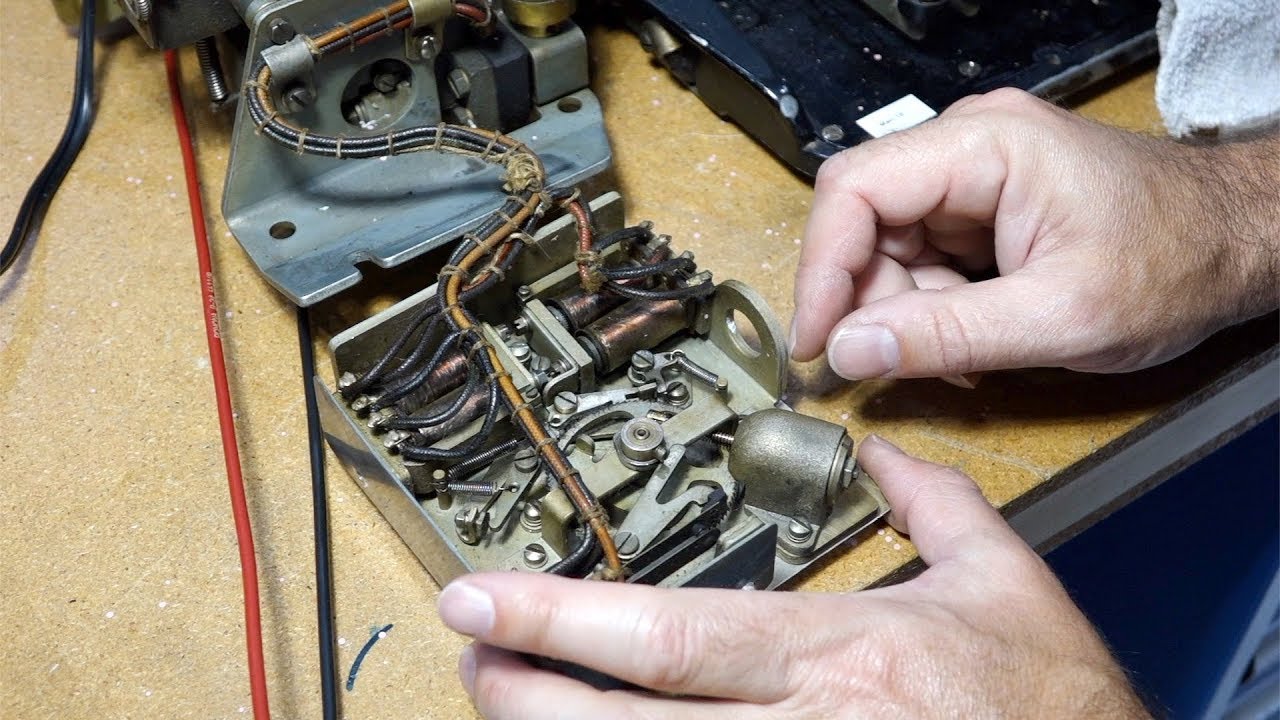 Teletype Model 19 Part 6: Fixing the keyboard counter, filter and repeat features