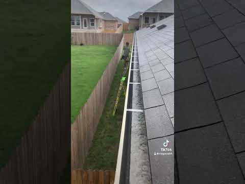 Installing seamless gutters in the rain #construction #gutters #malandro #yanez #roofing #fyp #fy