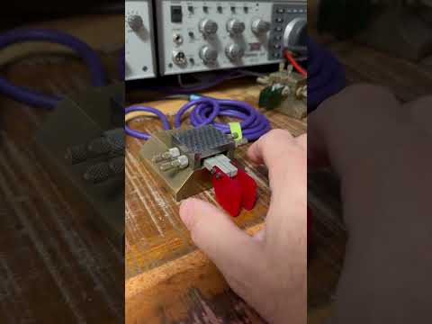 Morse code party trick with my cw paddle - WK4DS CW sending technique