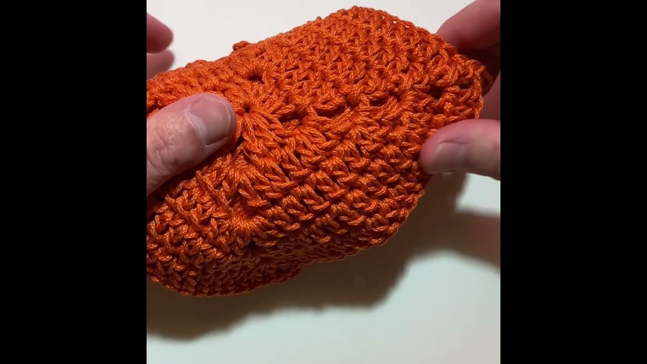 Left Hand: Solid Granny Square Crochet Pattern for Beginners without seams