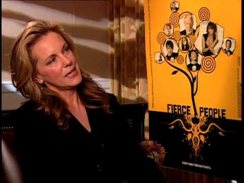 Elizabeth Perkins