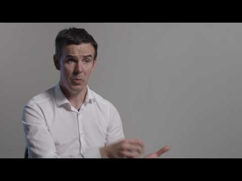 I've Got Something In My Eye - What Should I Do | Specsavers