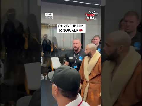 Chris Eubank Jr enters the ring in style ahead of his fight vs Conor Benn 🥊 The Ring Magazine’s
