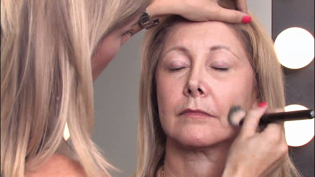 Makeup Tips for Older Women : How to Apply Makeup Right After 50 to Minimize Wrinkles