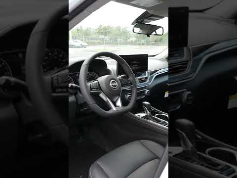 2023 Nissan Altima SR | Universal Nissan
