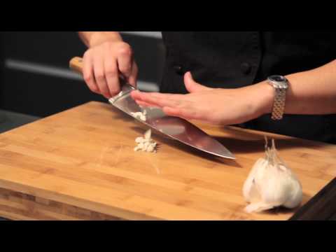 Knife Cut: Mincing Skills on a Garlic