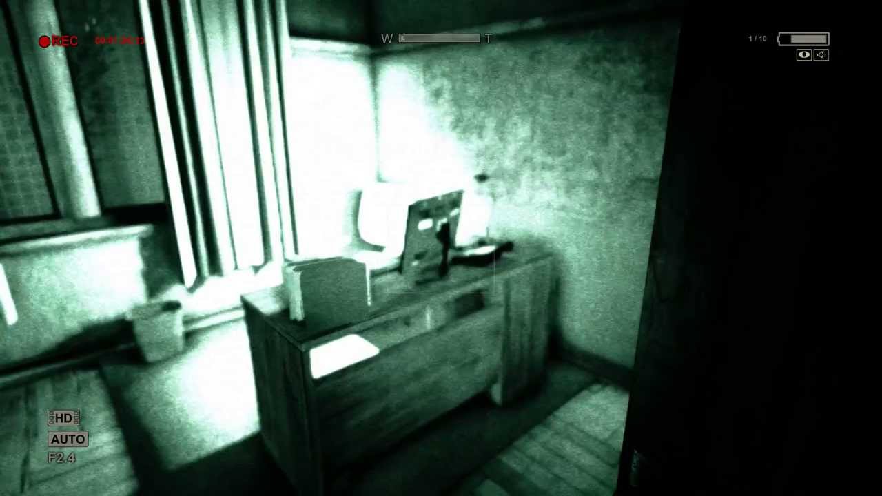 Outlast - Administration Block: Search Office (Battery Pack & William Hope Document) Camcorder PS4