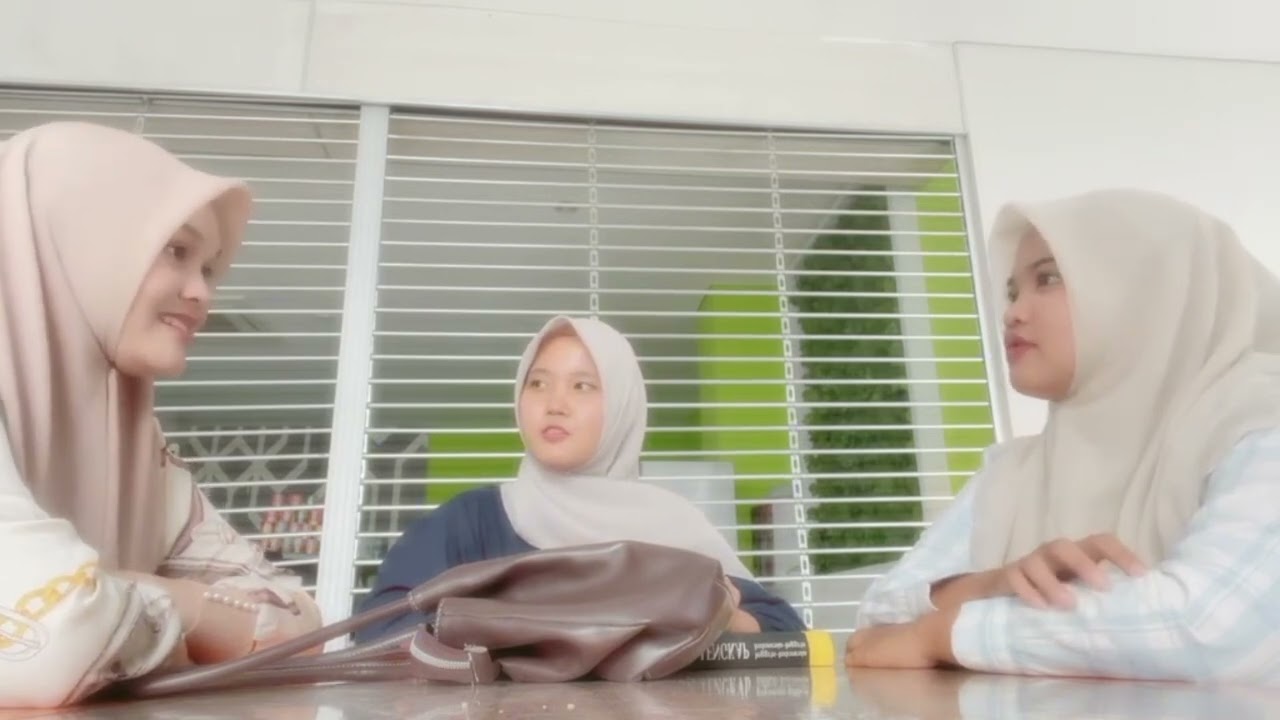 INFORMAL SPEAKING GROUP 3 -sheza dian prastia -cahya wulan dari -ellen putri damayanti