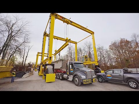 Mi-Jack Travelift Cranes: Tandem Lifting in Action