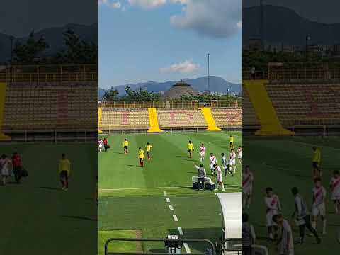 La Seleccion Colombia🇨🇴 Sub-17 cae 0-1 con Perú🇵🇪, tras finalizar el primer tiempo.