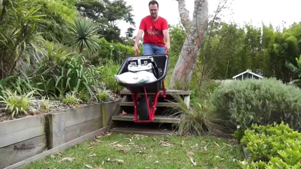 How to select and use wheelbarrows and trolleys