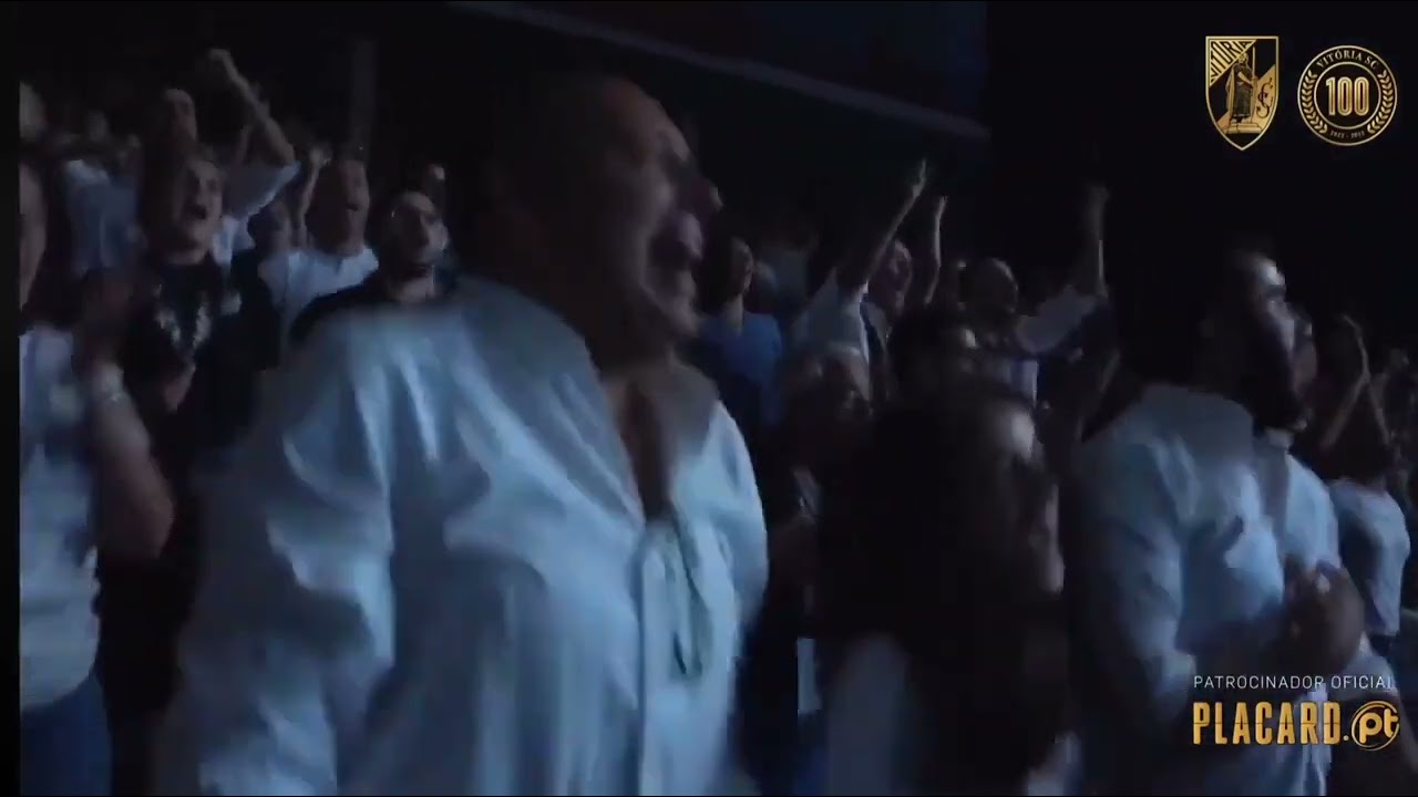 Adeptos do Vitória em momento 'arrepiante' durante a gala dos 100 anos
