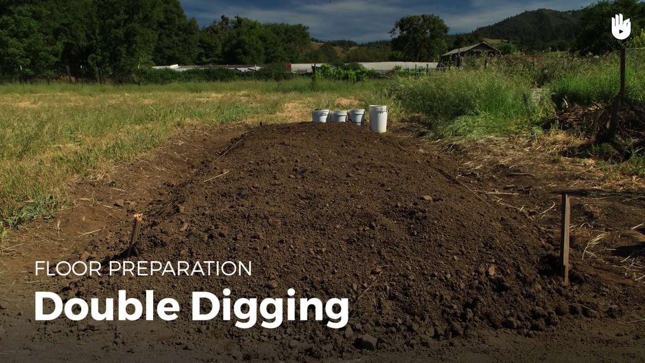 How to double dig - Small-Scale Sustainable Agriculture | Sikana