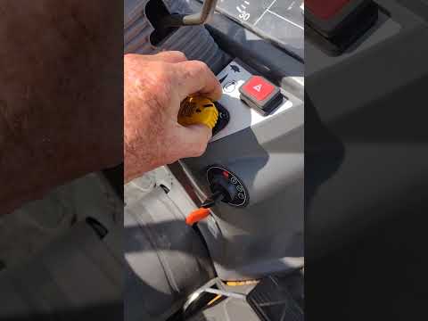 2007 Challenger MT255B Diesel 4x4 Sub-Compact Tractor, Includes Mid ...